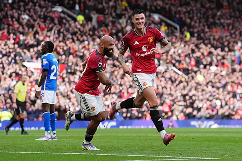 Today's matches, Saturday, November 8: Manchester United clash with ...