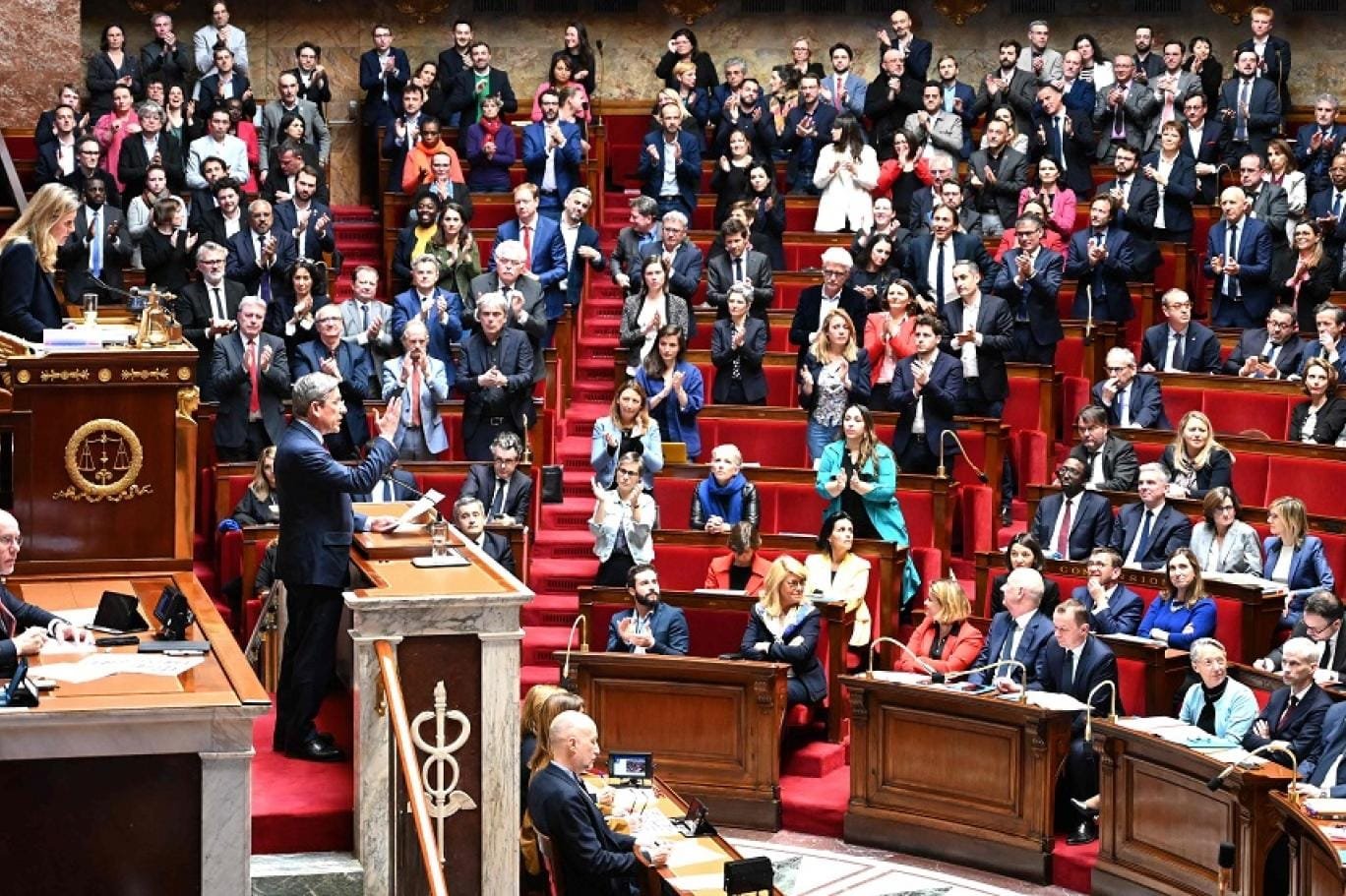 France: Vote of no confidence and its expected effects