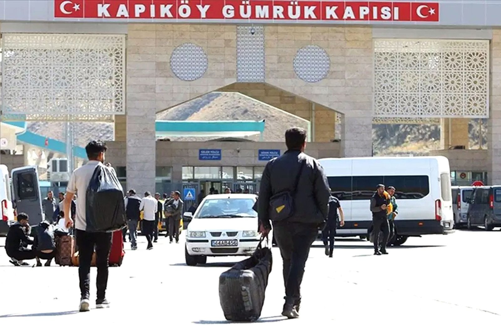 Türkiye temporarily closes its borders to Iranian visitors