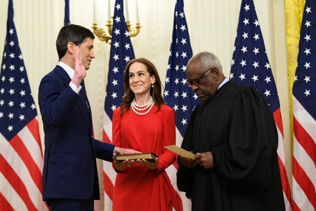 Kevin Warsh Sworn In as New US Federal Reserve Chairman
